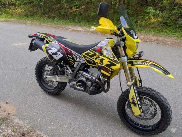 Suzuki DR-Z 2007 in Zarasai on AUTOMOTO.COM.LV Yellow Suzuki DR-Z 2007 in Zarasai, with an engine capacity of 0.40 L and mileage of 35 thousand km for 4000 €, photo 3 on AUTOMOTO.COM.LV