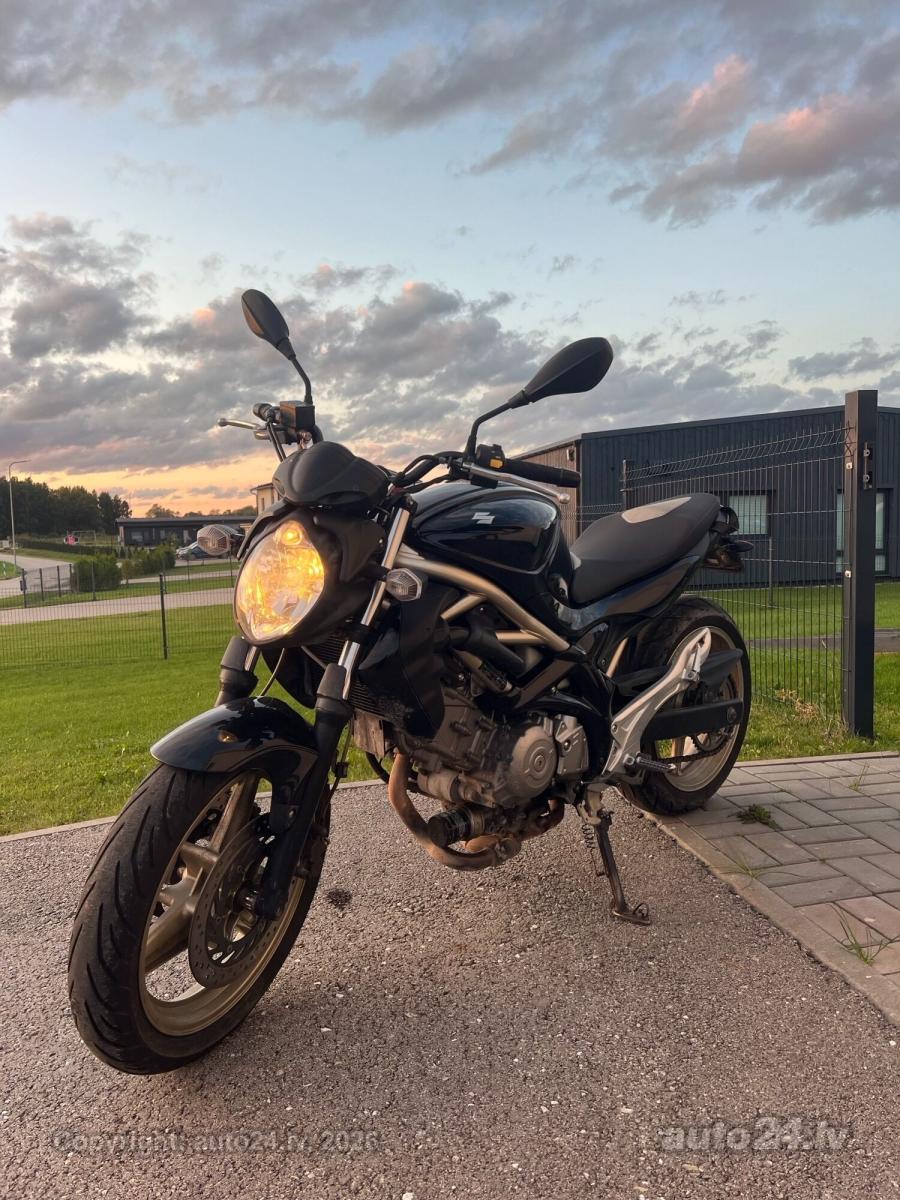 Black Suzuki Gladius 650 2009 in Tallinn, with an engine capacity of 0.65 L and mileage of 22 thousand km for 3099 €, photo 1 on AUTOMOTO.COM.LV