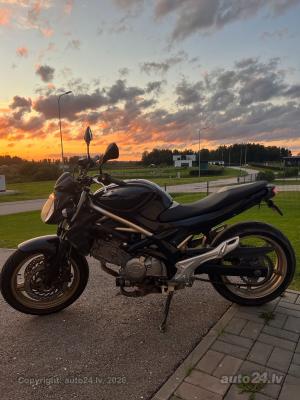 Black Suzuki Gladius 650 2009 in Tallinn, with an engine capacity of 0.65 L and mileage of 22 thousand km for 3099 €, photo 9 on AUTOMOTO.COM.LV