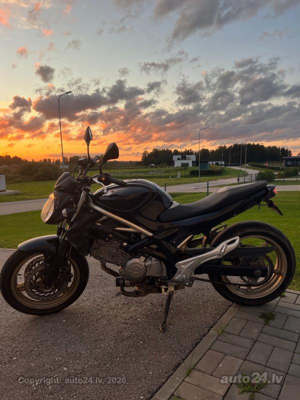 Black Suzuki Gladius 650 2009 in Tallinn, with an engine capacity of 0.65 L and mileage of 22 thousand km for 3099 €, photo 9 on AUTOMOTO.COM.LV