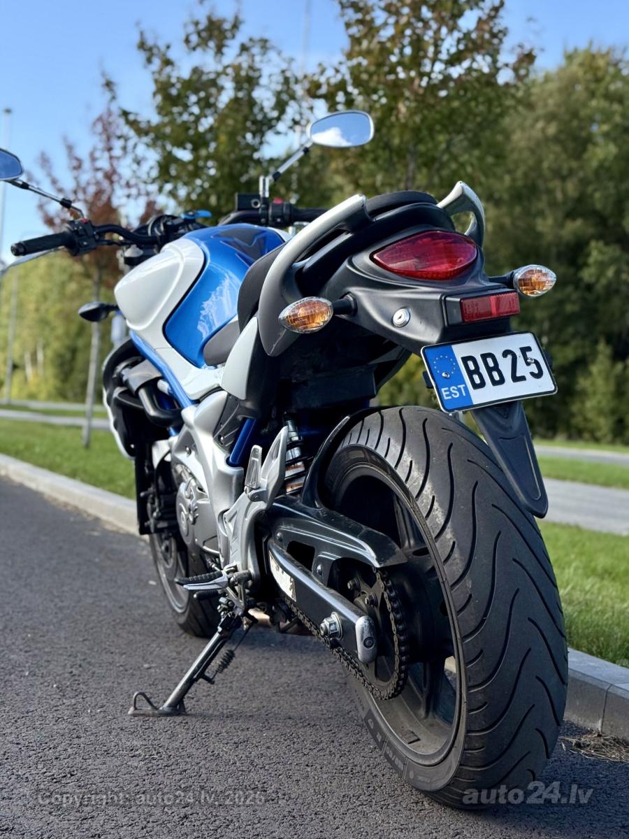 Blue Suzuki Gladius 650 2011 in Tallinn, with an engine capacity of 0.65 L and mileage of 34 thousand km for 3500 €, photo 8 on AUTOMOTO.COM.LV