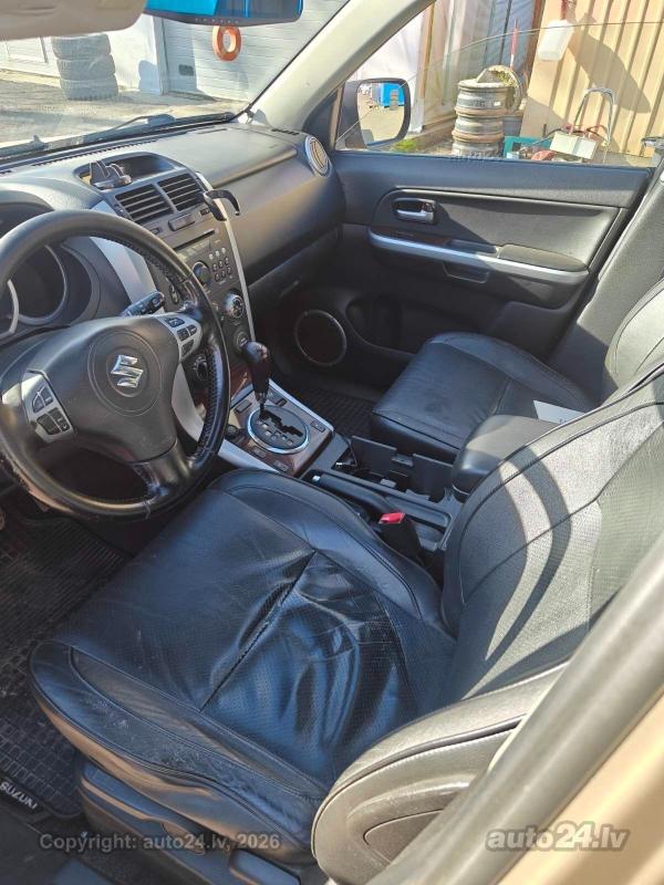 Smilšu krāsa Suzuki grand-vitara 2006 Tallina, ar dzinēja tilpumu 2.00 L un nobraukumu 203 tūkst. km par 4999 €, foto 8 vietnē AUTOMOTO.COM.LV