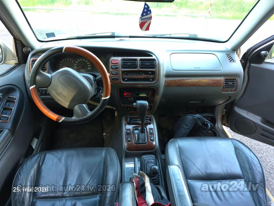 Smilšu krāsa Suzuki grand-vitara 2001 Pērnava, ar dzinēja tilpumu 2.70 L un nobraukumu 387 tūkst. km par 1100 €, foto 6 vietnē AUTOMOTO.COM.LV