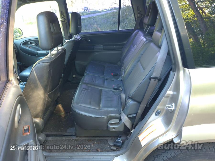 Smilšu krāsa Suzuki grand-vitara 2001 Pērnava, ar dzinēja tilpumu 2.70 L un nobraukumu 387 tūkst. km par 1100 €, foto 12 vietnē AUTOMOTO.COM.LV