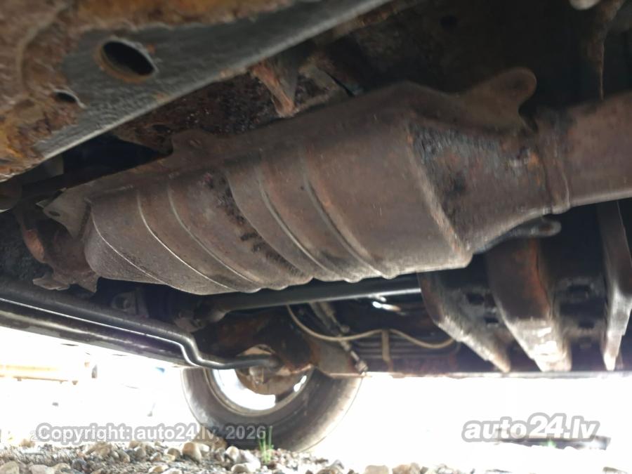 Smilšu krāsa Suzuki grand-vitara 2001 Pērnava, ar dzinēja tilpumu 2.70 L un nobraukumu 387 tūkst. km par 1100 €, foto 13 vietnē AUTOMOTO.COM.LV