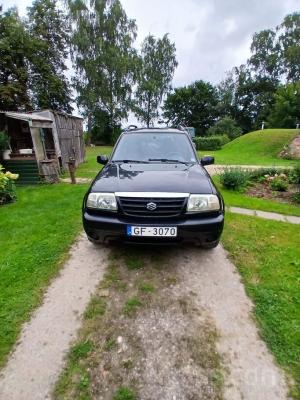 Black Suzuki grand-vitara 2005 in Bauska, with an engine capacity of 2.00 L and mileage of 214 thousand km for 3150 €, photo  on AUTOMOTO.COM.LV