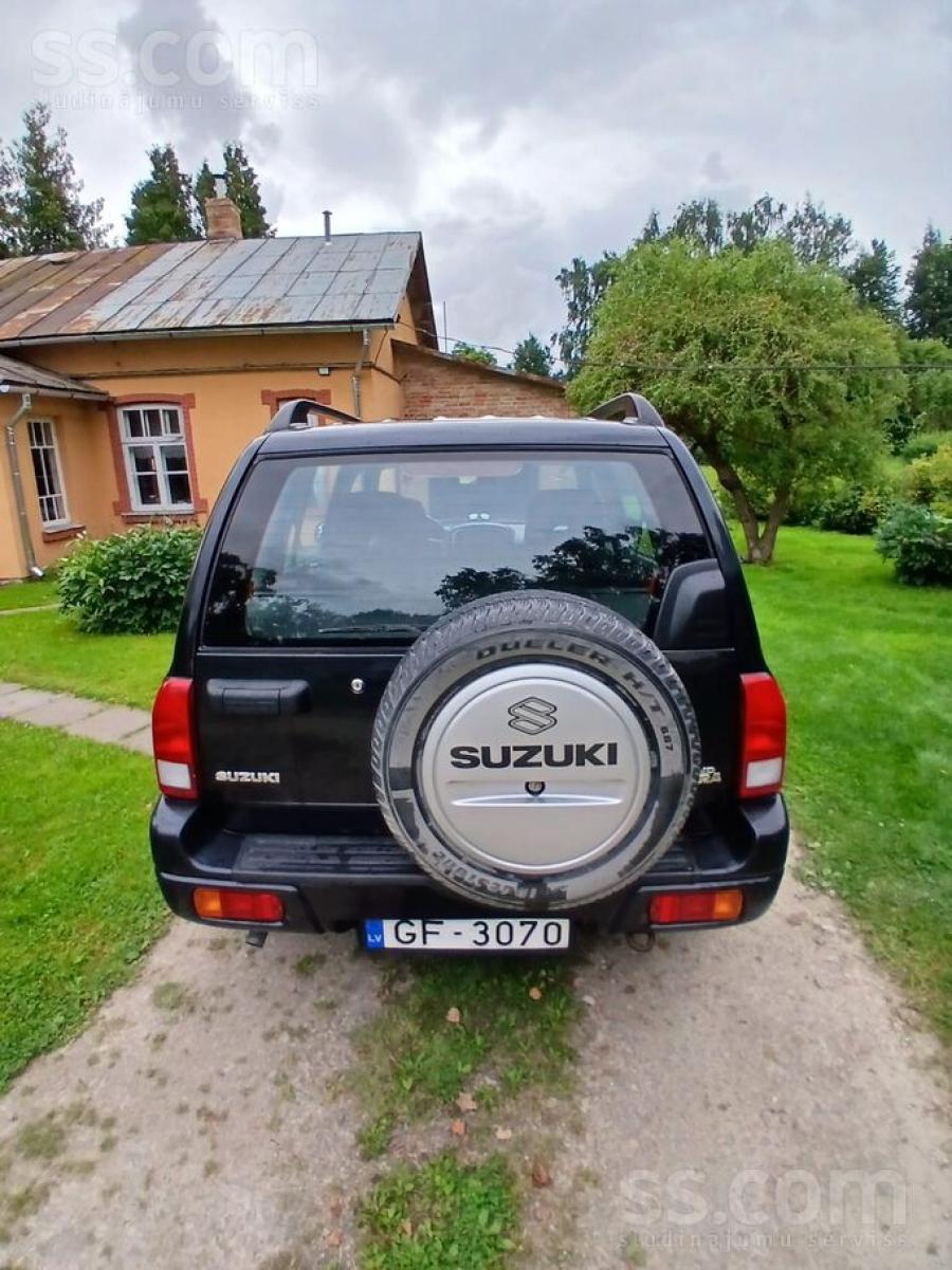Black Suzuki grand-vitara 2005 in Bauska, with an engine capacity of 2.00 L and mileage of 214 thousand km for 3150 €, photo 3 on AUTOMOTO.COM.LV