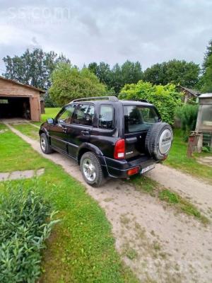 Black Suzuki grand-vitara 2005 in Bauska, with an engine capacity of 2.00 L and mileage of 214 thousand km for 3150 €, photo 4 on AUTOMOTO.COM.LV
