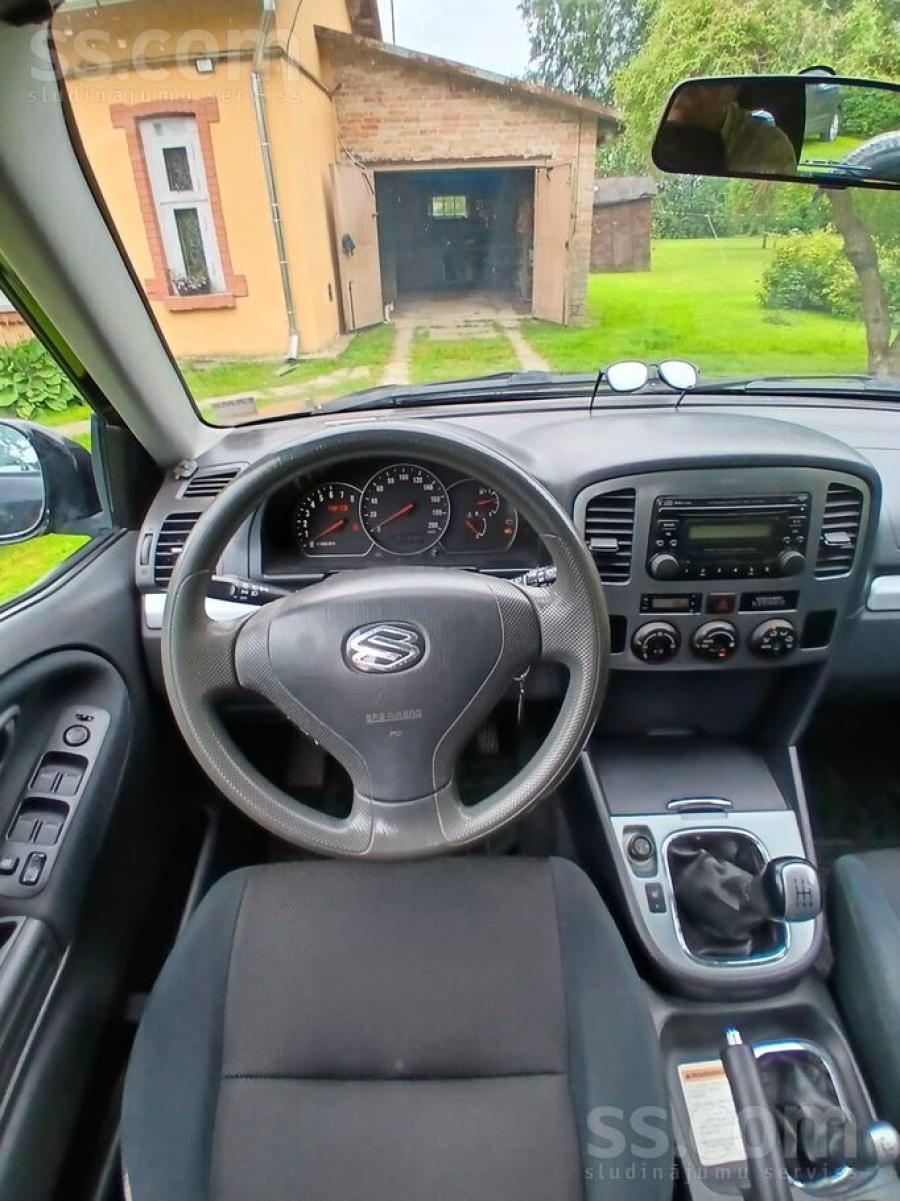 Black Suzuki grand-vitara 2005 in Bauska, with an engine capacity of 2.00 L and mileage of 214 thousand km for 3150 €, photo 5 on AUTOMOTO.COM.LV