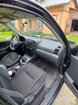 Black Suzuki grand-vitara 2005 in Bauska, with an engine capacity of 2.00 L and mileage of 214 thousand km for 3150 €, photo 6 on AUTOMOTO.COM.LV