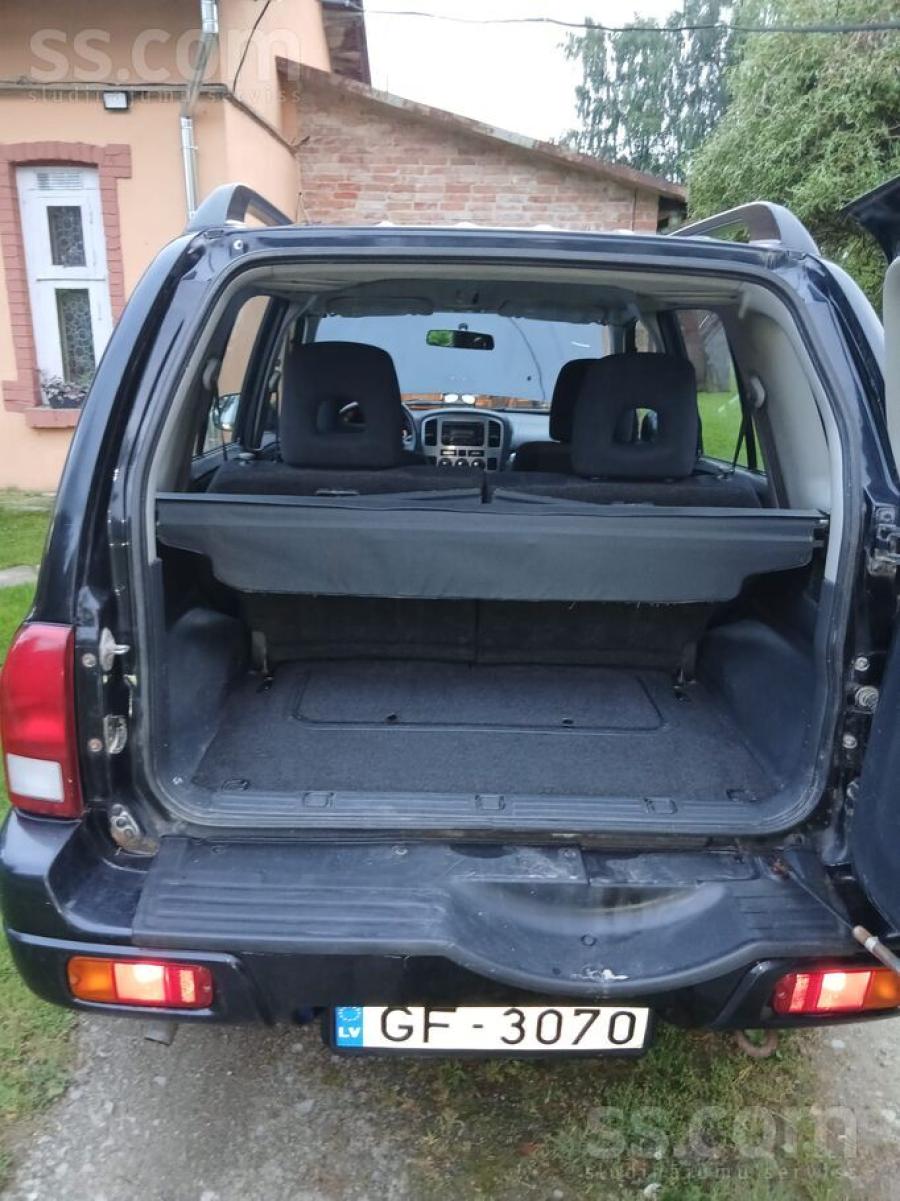 Black Suzuki grand-vitara 2005 in Bauska, with an engine capacity of 2.00 L and mileage of 214 thousand km for 3150 €, photo 11 on AUTOMOTO.COM.LV