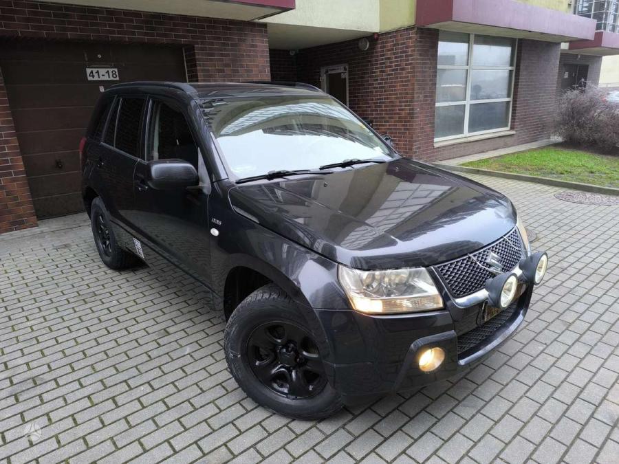 Melns Suzuki grand-vitara 2006 Viļņa, ar dzinēja tilpumu 1.90 L un nobraukumu 317 tūkst. km par 2550 €, foto 2 vietnē AUTOMOTO.COM.LV