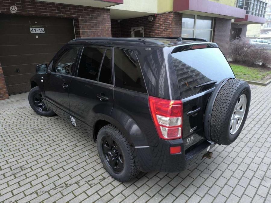 Melns Suzuki grand-vitara 2006 Viļņa, ar dzinēja tilpumu 1.90 L un nobraukumu 317 tūkst. km par 2550 €, foto 4 vietnē AUTOMOTO.COM.LV