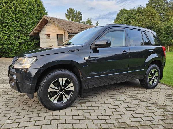 Black Suzuki grand-vitara 2006 in Klaipeda, with an engine capacity of 2.00 L and mileage of 124 thousand km for 3200 €, photo 3 on AUTOMOTO.COM.LV