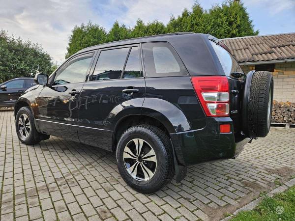 Black Suzuki grand-vitara 2006 in Klaipeda, with an engine capacity of 2.00 L and mileage of 124 thousand km for 3200 €, photo 5 on AUTOMOTO.COM.LV
