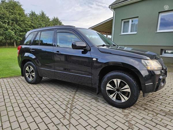 Black Suzuki grand-vitara 2006 in Klaipeda, with an engine capacity of 2.00 L and mileage of 124 thousand km for 3200 €, photo 10 on AUTOMOTO.COM.LV