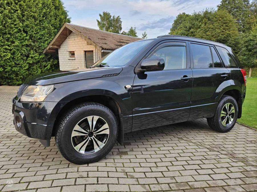 Black Suzuki grand-vitara 2006 in Klaipeda, with an engine capacity of 2.00 L and mileage of 120 thousand km for 5900 €, photo 2 on AUTOMOTO.COM.LV