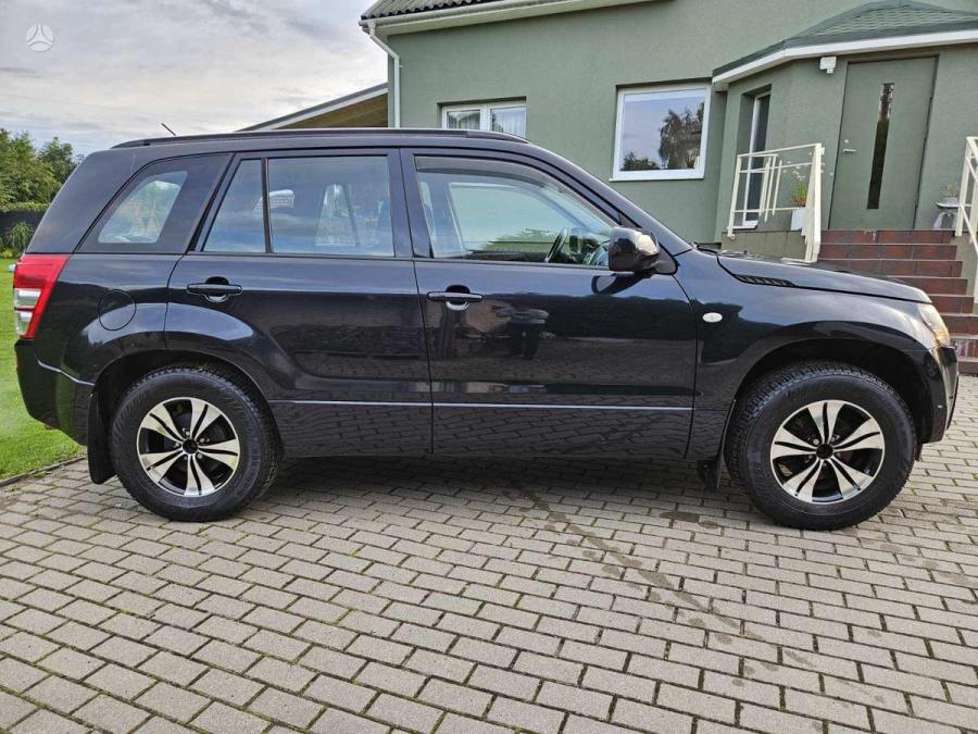 Black Suzuki grand-vitara 2006 in Klaipeda, with an engine capacity of 2.00 L and mileage of 120 thousand km for 5900 €, photo 11 on AUTOMOTO.COM.LV