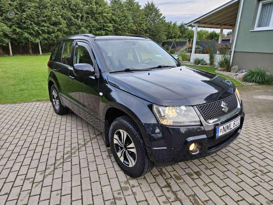 Black Suzuki grand-vitara 2006 in Klaipeda, with an engine capacity of 2.00 L and mileage of 120 thousand km for 5900 €, photo 12 on AUTOMOTO.COM.LV