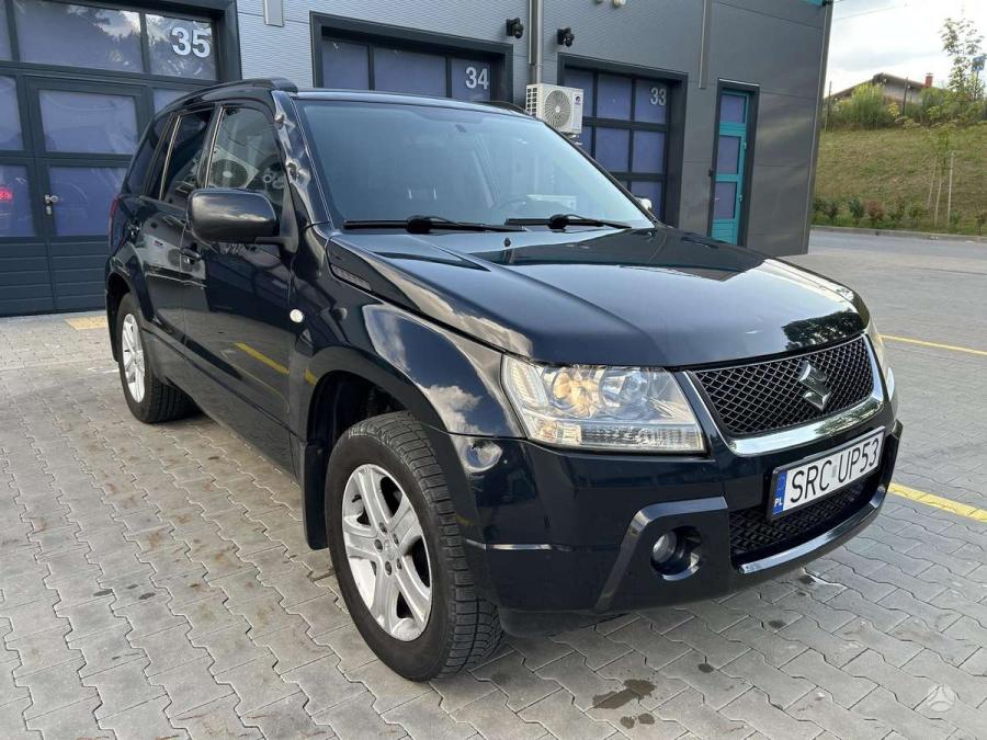 Melns Suzuki grand-vitara 2006 Viļņa, ar dzinēja tilpumu 2.00 L un nobraukumu 230 tūkst. km par 3200 €, foto 1 vietnē AUTOMOTO.COM.LV