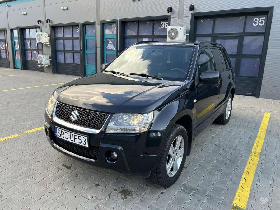 Melns Suzuki grand-vitara 2006 Viļņa, ar dzinēja tilpumu 2.00 L un nobraukumu 230 tūkst. km par 3200 €, foto 3 vietnē AUTOMOTO.COM.LV