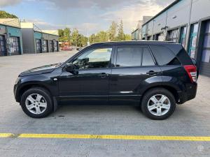 Melns Suzuki grand-vitara 2006 Viļņa, ar dzinēja tilpumu 2.00 L un nobraukumu 230 tūkst. km par 3200 €, foto 6 vietnē AUTOMOTO.COM.LV