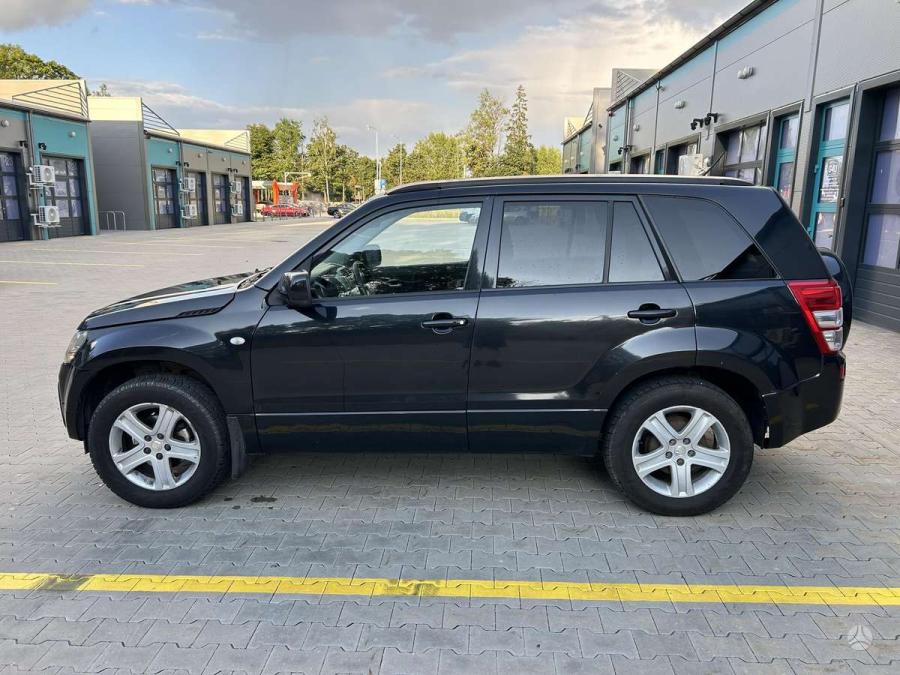 Melns Suzuki grand-vitara 2006 Viļņa, ar dzinēja tilpumu 2.00 L un nobraukumu 230 tūkst. km par 3200 €, foto 6 vietnē AUTOMOTO.COM.LV