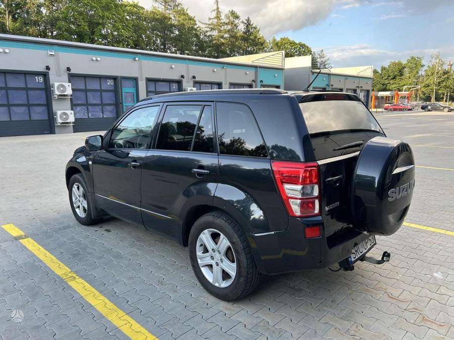 Melns Suzuki grand-vitara 2006 Viļņa, ar dzinēja tilpumu 2.00 L un nobraukumu 230 tūkst. km par 3200 €, foto 7 vietnē AUTOMOTO.COM.LV