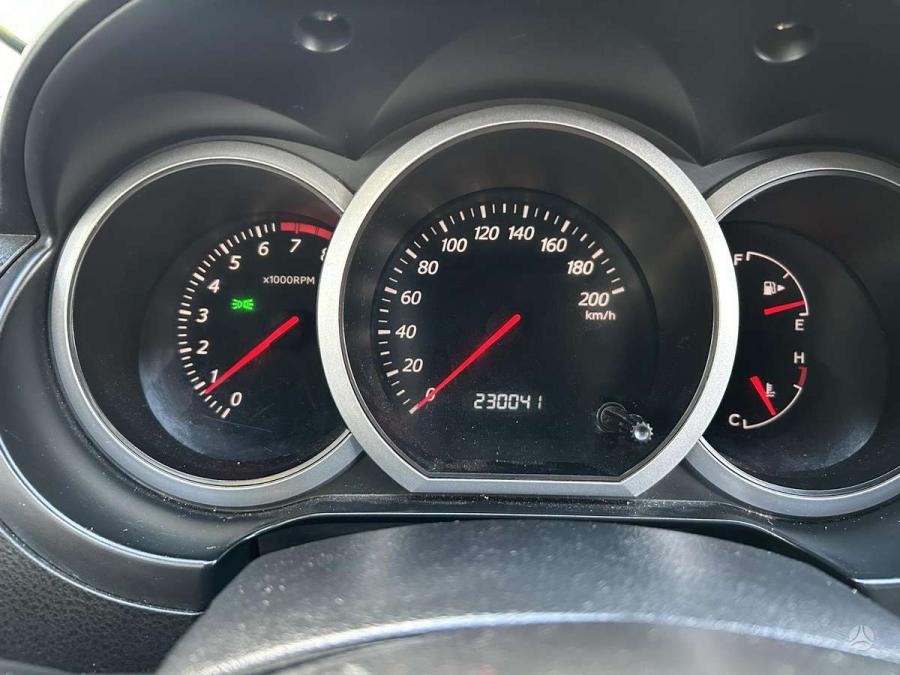 Melns Suzuki grand-vitara 2006 Viļņa, ar dzinēja tilpumu 2.00 L un nobraukumu 230 tūkst. km par 3200 €, foto 8 vietnē AUTOMOTO.COM.LV