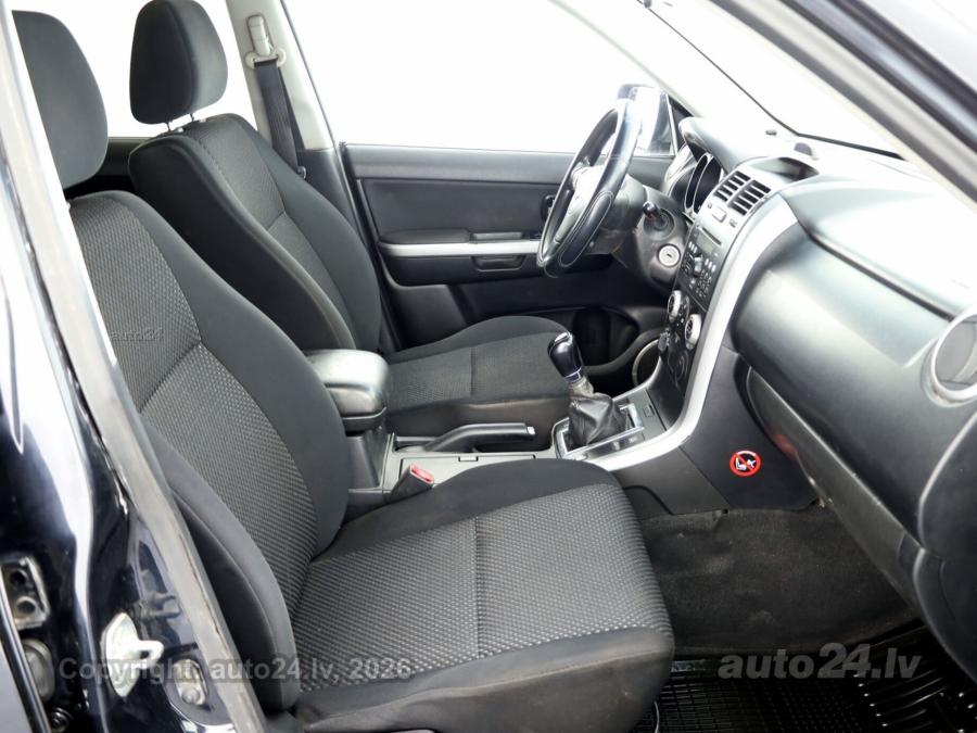 Black Suzuki grand-vitara 2006 in Tallinn, with an engine capacity of 1.90 L and mileage of 255 thousand km for 1999 €, photo 7 on AUTOMOTO.COM.LV