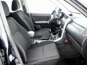 Black Suzuki grand-vitara 2006 in Tallinn, with an engine capacity of 1.90 L and mileage of 255 thousand km for 1999 €, photo 14 on AUTOMOTO.COM.LV