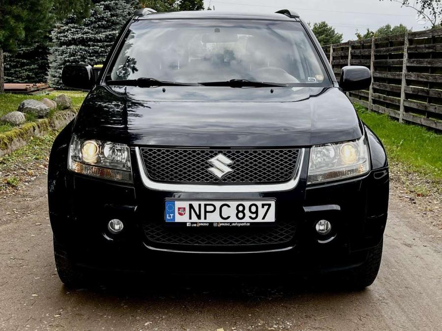 Black Suzuki grand-vitara 2006 in Klaipeda, with an engine capacity of 2.00 L and mileage of 218 thousand km for 2600 €, photo 3 on AUTOMOTO.COM.LV
