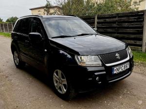 Black Suzuki grand-vitara 2006 in Klaipeda, with an engine capacity of 2.00 L and mileage of 218 thousand km for 2600 €, photo 4 on AUTOMOTO.COM.LV
