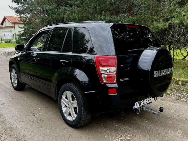 Black Suzuki grand-vitara 2006 in Klaipeda, with an engine capacity of 2.00 L and mileage of 218 thousand km for 2600 €, photo 8 on AUTOMOTO.COM.LV