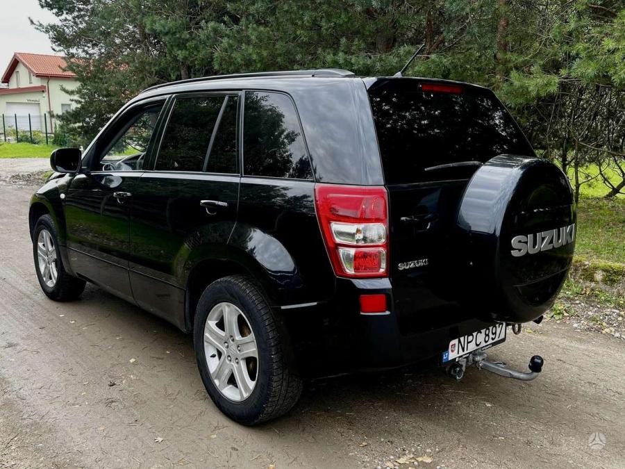 Black Suzuki grand-vitara 2006 in Klaipeda, with an engine capacity of 2.00 L and mileage of 218 thousand km for 2600 €, photo 8 on AUTOMOTO.COM.LV