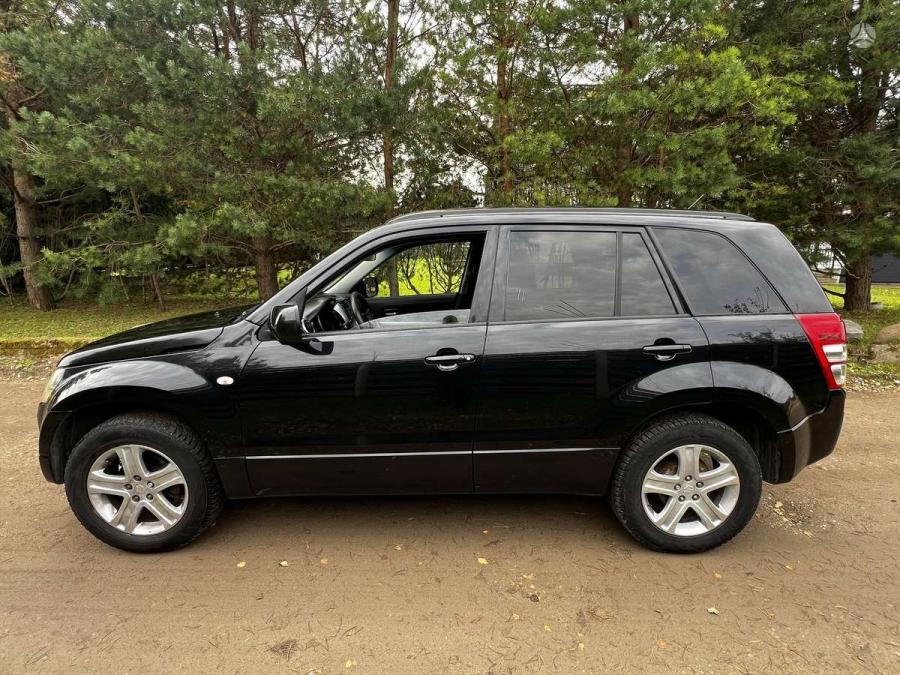 Black Suzuki grand-vitara 2006 in Klaipeda, with an engine capacity of 2.00 L and mileage of 218 thousand km for 2600 €, photo 9 on AUTOMOTO.COM.LV