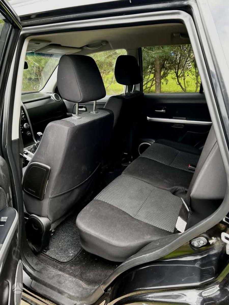 Black Suzuki grand-vitara 2006 in Klaipeda, with an engine capacity of 2.00 L and mileage of 218 thousand km for 2600 €, photo 10 on AUTOMOTO.COM.LV