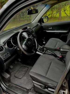 Black Suzuki grand-vitara 2006 in Klaipeda, with an engine capacity of 2.00 L and mileage of 218 thousand km for 2600 €, photo 11 on AUTOMOTO.COM.LV