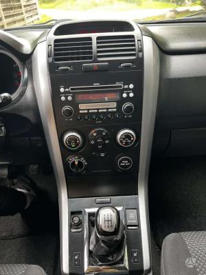 Black Suzuki grand-vitara 2006 in Klaipeda, with an engine capacity of 2.00 L and mileage of 218 thousand km for 2600 €, photo 13 on AUTOMOTO.COM.LV