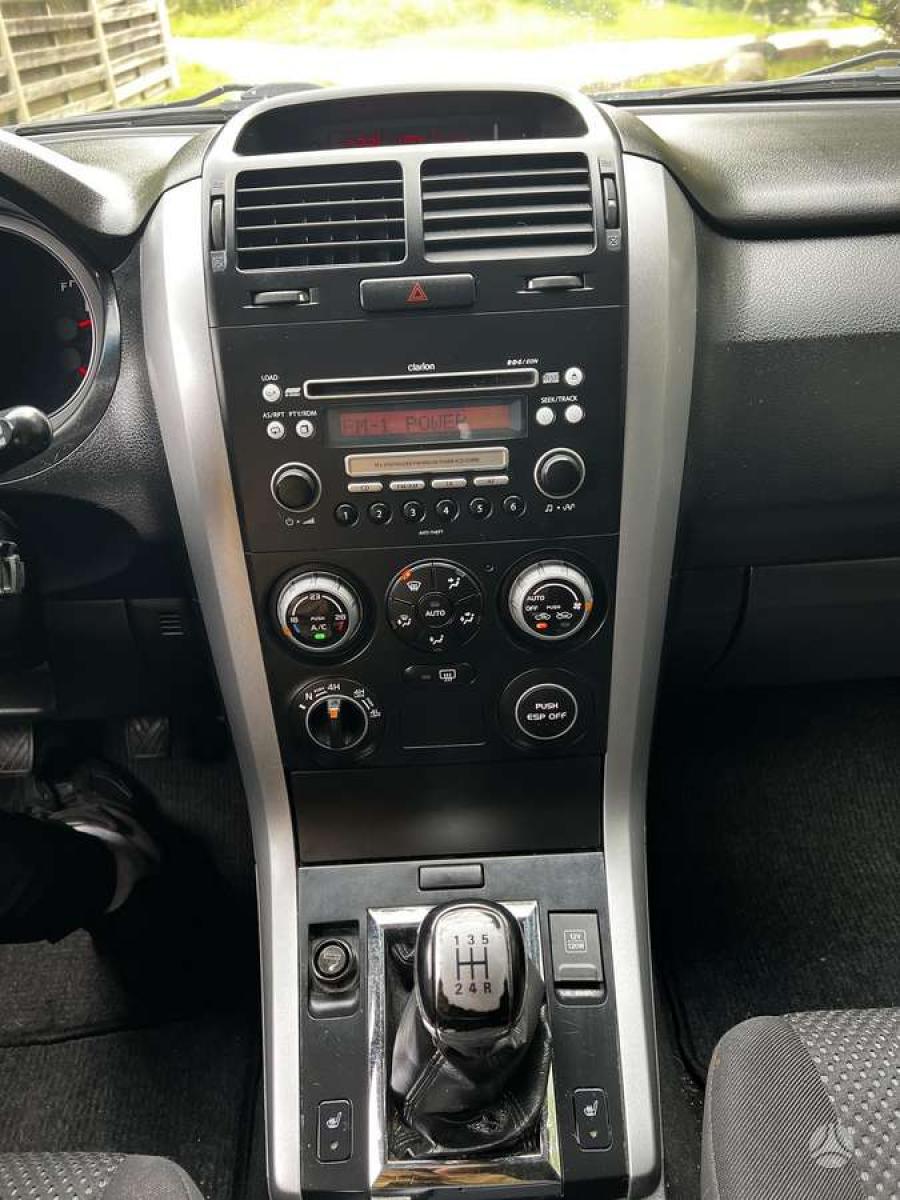 Black Suzuki grand-vitara 2006 in Klaipeda, with an engine capacity of 2.00 L and mileage of 218 thousand km for 2600 €, photo 13 on AUTOMOTO.COM.LV