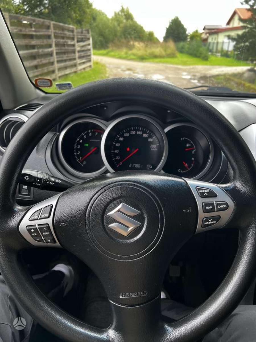 Black Suzuki grand-vitara 2006 in Klaipeda, with an engine capacity of 2.00 L and mileage of 218 thousand km for 2600 €, photo 14 on AUTOMOTO.COM.LV