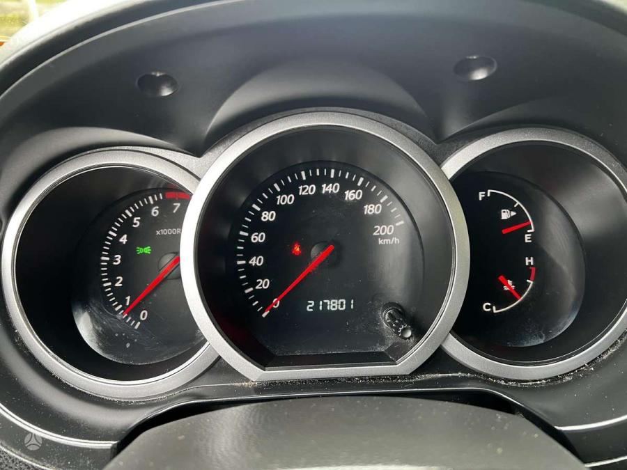 Black Suzuki grand-vitara 2006 in Klaipeda, with an engine capacity of 2.00 L and mileage of 218 thousand km for 2600 €, photo 15 on AUTOMOTO.COM.LV