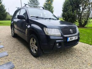 Black Suzuki grand-vitara 2006 in Birzai, with an engine capacity of 1.87 L and mileage of 290 thousand km for 1900 €, photo 3 on AUTOMOTO.COM.LV