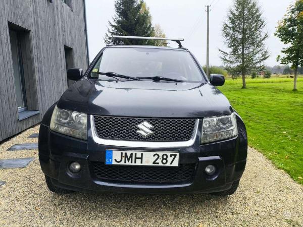 Suzuki grand-vitara 2006 in Birzai on AUTOMOTO.COM.LV Black Suzuki grand-vitara 2006 in Birzai, with an engine capacity of 1.87 L and mileage of 290 thousand km for 1900 €, photo 7 on AUTOMOTO.COM.LV