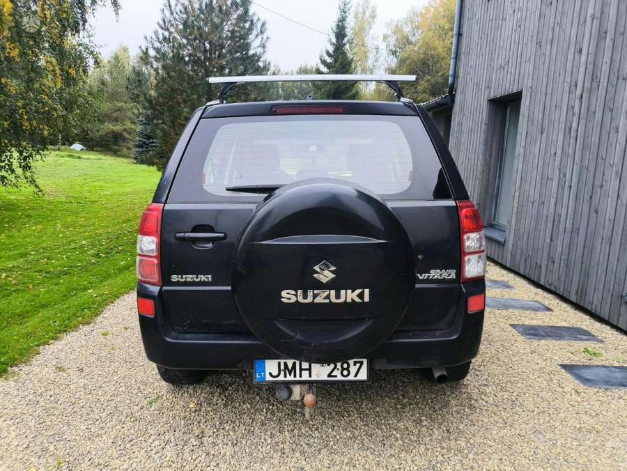 Black Suzuki grand-vitara 2006 in Birzai, with an engine capacity of 1.87 L and mileage of 290 thousand km for 1900 €, photo 8 on AUTOMOTO.COM.LV