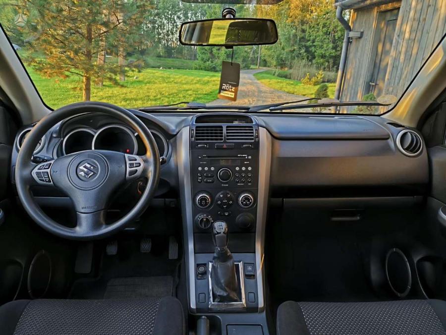 Black Suzuki grand-vitara 2006 in Birzai, with an engine capacity of 1.87 L and mileage of 290 thousand km for 1900 €, photo 11 on AUTOMOTO.COM.LV