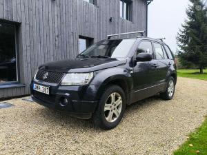 Black Suzuki grand-vitara 2006 in Birzai, with an engine capacity of 1.87 L and mileage of 290 thousand km for 1800 €, photo  on AUTOMOTO.COM.LV