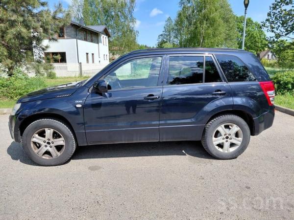 Black Suzuki grand-vitara 2007 in Jurmala, with an engine capacity of 1.90 L and mileage of 391 thousand km for 3500 €, photo 1 on AUTOMOTO.COM.LV