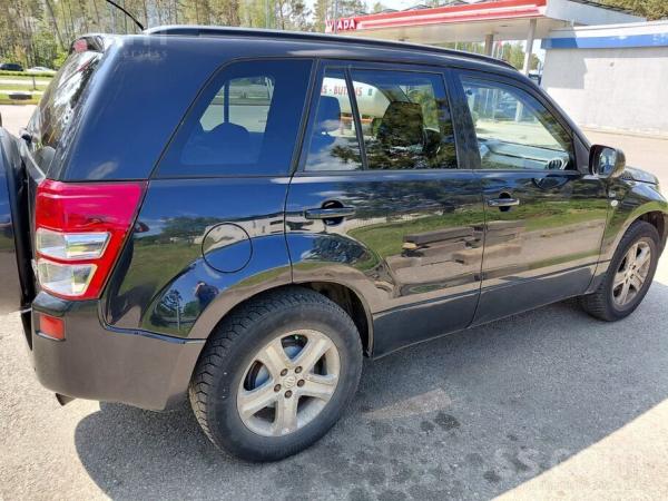 Black Suzuki grand-vitara 2007 in Jurmala, with an engine capacity of 1.90 L and mileage of 391 thousand km for 3500 €, photo 3 on AUTOMOTO.COM.LV