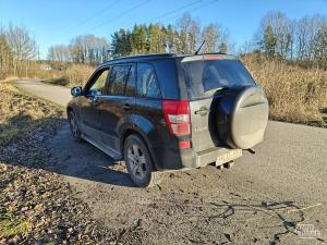 Melns Suzuki grand-vitara 2007 Kauņa, ar dzinēja tilpumu 1.90 L un nobraukumu 247 tūkst. km par 2300 €, foto 3 vietnē AUTOMOTO.COM.LV